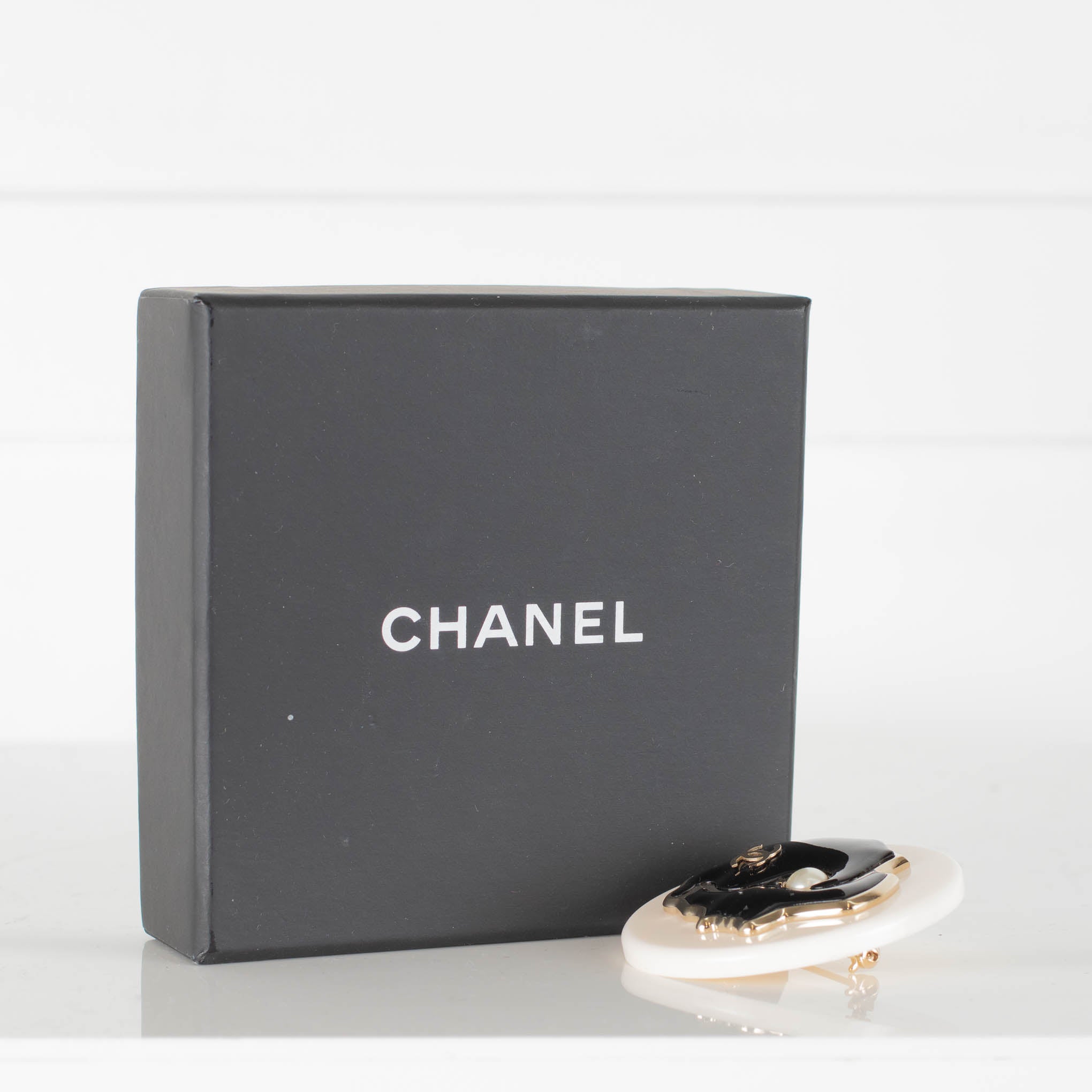 Chanel Cream Faux Pearl Mademoiselle Profile Pin Brooch – Phoenix Style